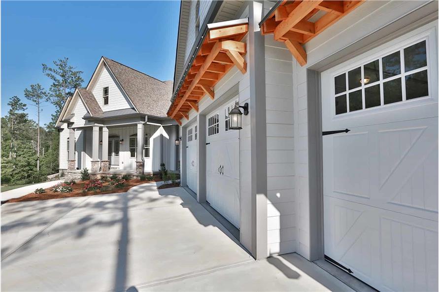 Craftsman House Plan - 3 Bedrms, 3.5 Baths - 3061 Sq Ft - #213-1004