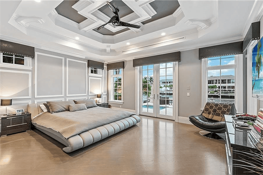 Luxury Home Plan - 4 Bedrms, 5.5 Baths - 8129 Sq Ft - #219-1019